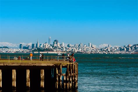 샌프란시스코 캘리포니아의 배터리 예이츠에서 샌프란시스코 베이 전망 낚시에 대한 스톡 사진 및 기타 이미지 낚시 샌프란시스코 만 마리나 Istock