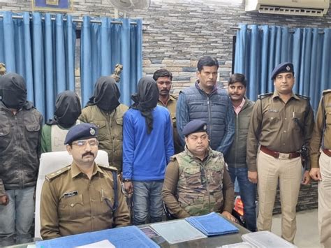 लूट के सामान के साथ चार गिरफ्तार 6 किलो चांदी और 64 ग्राम सोना बरामद
