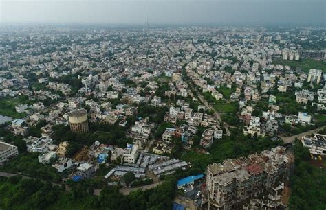 मास्टर प्लान में 60 फीट चौड़ी सड़क का प्रस्ताव उस जमीन पर अवैध कब्जा