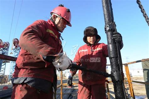 河北唐山战寒潮 作业忙 人民图片网