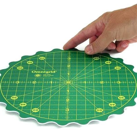 Omnigrid 360 8 Round Rotating Cutting Mat With Non Slip Base