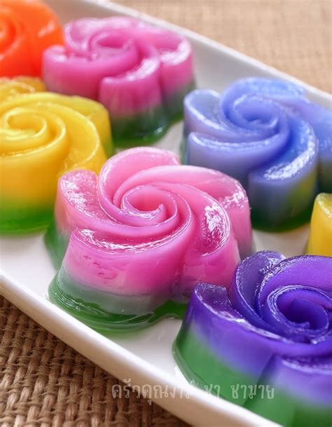 ชา แจกสูตรทำขนมชั้นดอกไม้สวยๆน่าทานๆ ส่วนผสม 1 แป้งมันสำปะหลัง 200 กรัม 2 แป้งข้าวเจ้า 25 กรัม