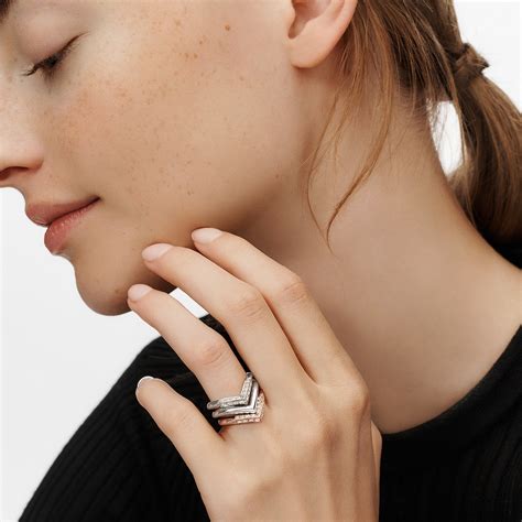 Lv Diamonds Pavé V Ring Pink Gold Jewelry Categories Louis Vuitton