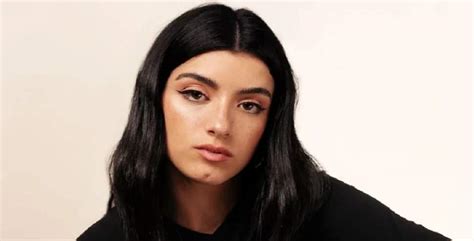 Dixie Damelio Height Weight Body Measurements Bra Size Shoe Size