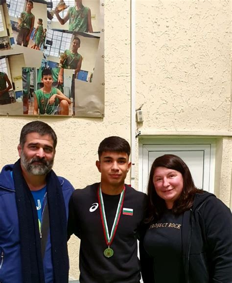 Спортно училище Димитър Рохов Сливен Златен медал за Никола Петров от клуба по борба