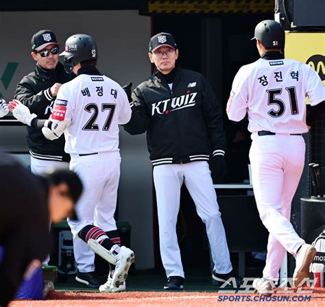 잘 데려왔다 78억 아끼고 데려온 보상 선수 보기만 해도 입이 귀에 걸리는 감독