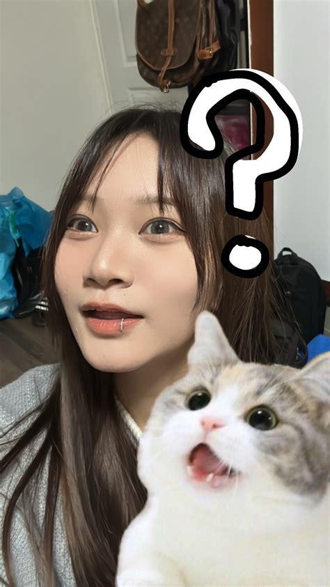 我 寫字 台灣人欸你會寫中文喔好厲害 我 我很好奇為什麼台灣人以為我們不會寫中文字大家應該知道我們也有一樣的字吧 簡體字的話我完全不會