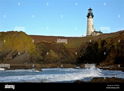 Or02390 00oregon Yaquina Head Lighthouse From Cobble Beach In The