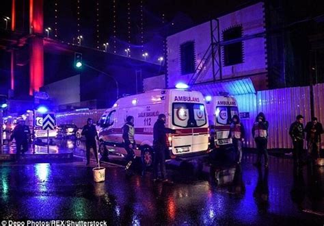 حمله بابا نوئل مسلح به باشگاه شبانه در ترکیه فیلم و عکس تسنیم