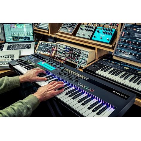 Novation 61 Sl Mkiii Midi And Cv Keyboard Controller