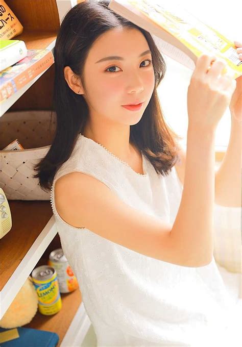 高清美少女洁白吊带短裙梦幻美艳图集 万佳直播吧