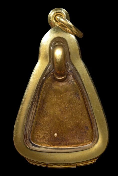 หลวงพ่อเงินบางคานจอบใหญ่ทองคำ ทางเรารับตรวจเช็คพระเป็นการใช้เครื่อง