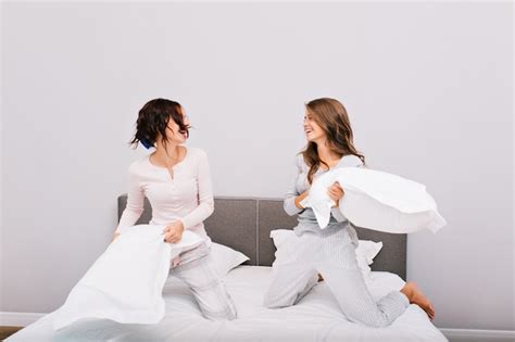 600 Girls Pillow Fight Pictures