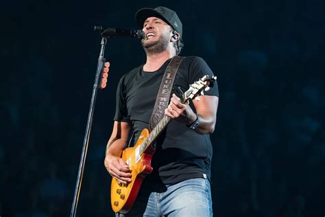 Luke Bryan Returns To The Stage Gives Update On The Condition Of His