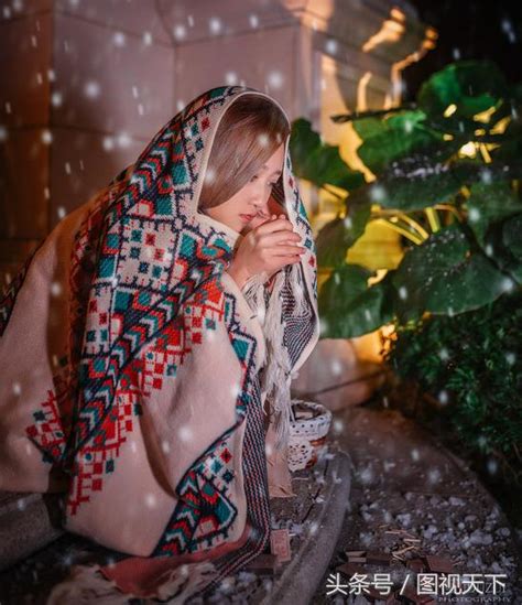 现代版“卖火柴的小女孩”，雪夜里凄美绝伦 每日头条