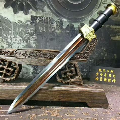 烏木青古火焰紋金色血槽發紅小秦劍 壹讀