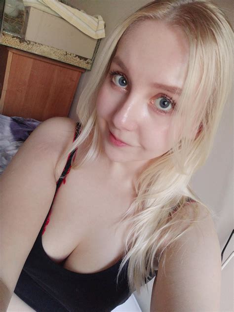 Hi First Time Posting Here 🫣 R Sfwnextdoorgirls