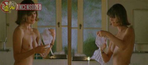 Naked Irène Jacob in Incognito
