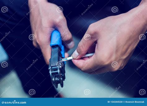 Connection Procedure Utp Cable Twisting Cable Tool Twisted Pair Ethernet Utp Cat 5 Crimping