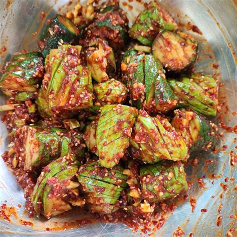 새콤 달콤 아삭한 칼집 오이무침