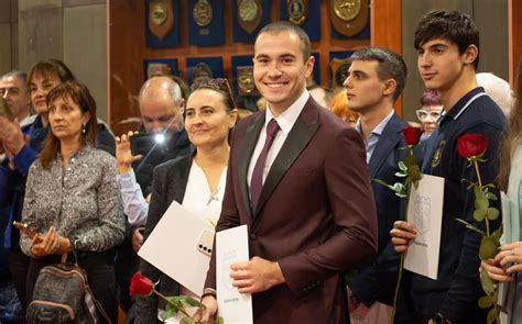 🏆 Ивайло Петров студент от Технически университет Варна получи годишна поименна награда от