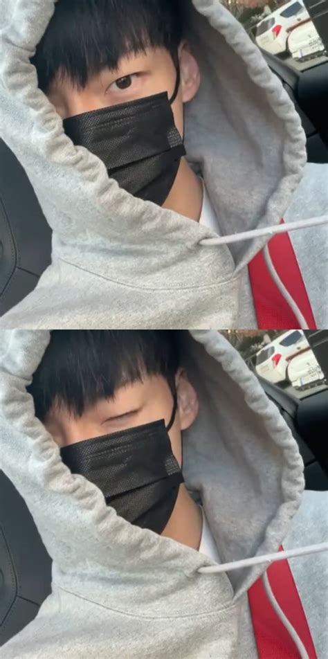 안재현 카메라 지긋이 바라보며 윙크 발사 스윗한 돌싱남