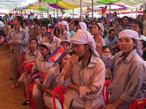 សម្តេច ហ៊ុន សែន អញ្ជើញសំណេះសំណាលជាមួយកម្មករកម្មការនី នៅតំបន់សេដ្ឋកិច្ចពិសេសភ្នំពេញ កំណត់ត្រា