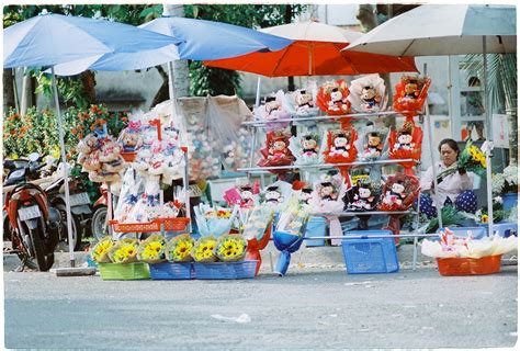 คลังภาพถ่ายฟรีของ การขาย การจัดดอกไม้ การตกแต่ง กำลังบาน ขายดอกไม้ คนขายดอกไม้ ความหลาก