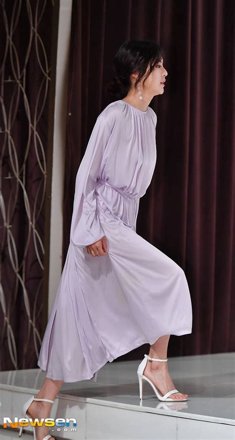 [포토엔hd]이선빈 노출 없는 우아한 드레스 스케치