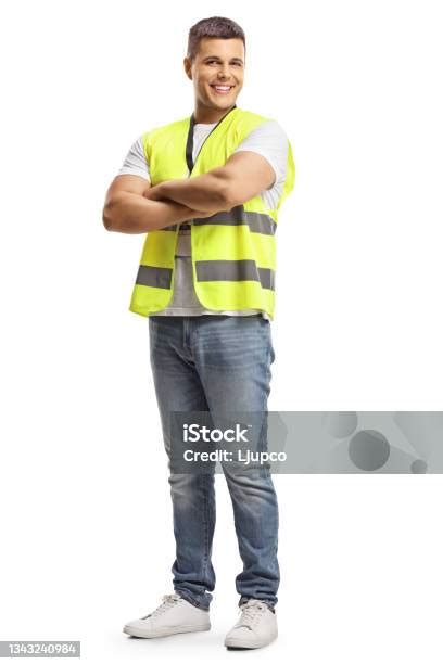 교차 팔을 들고 서있는 안전 조끼를 입은 미소 짓는 보안 요원의 전체 길이 초상화 직업에 대한 스톡 사진 및 기타 이미지 직업 흰색 배경 경찰관 Istock