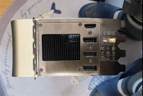 GeForce RTX 4090 Ti na zdjęciach. Karta jest ogromna!