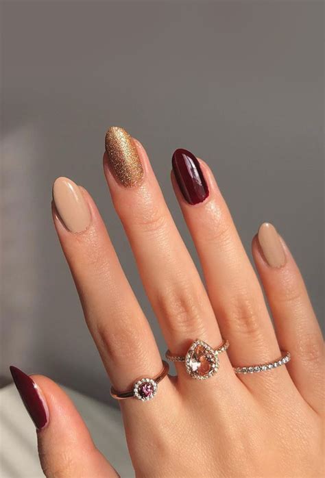 27 Glamorous Soft And Subtle Autumn Nail Designs Glitter Autumn Toned Nails