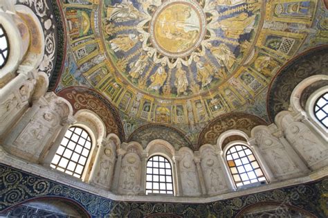 치장 벽토 장식과 라벤나의 네온 세례당에 있는 선지자의 인물이 있는 벽감 옆에 있는 창문의 세부 사항 사진 배경 및 무료 다운로드를위한 그림 Pngtree