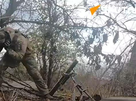 Watch Russian Mortar Crews Suppress Ukrainian Firing Positions