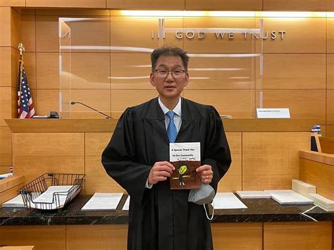 재판 중 판사가 돌연 사표 美선 용납못할 일”