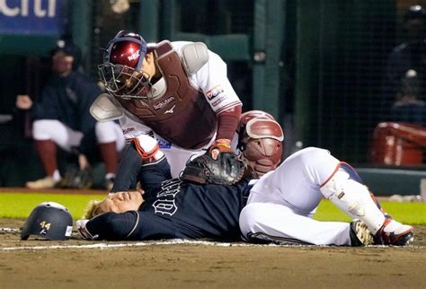 オリックス・頓宮が頭部死球で負傷退場 病院直行も意識はっきり 楽天・西垣の直球が直撃野球デイリースポーツ Online