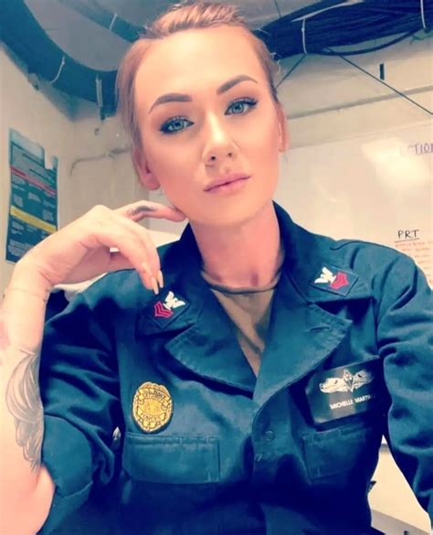 میگن سرباز یه خشن زُمخت میاد به ذهنت؟ خو این خانومای جذاب ارتشی ببین