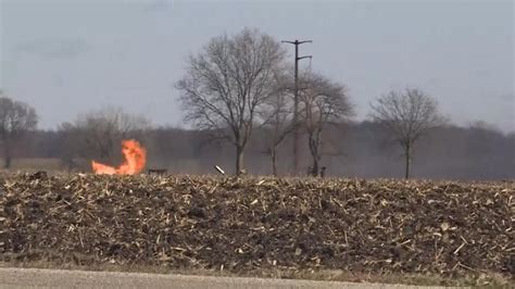 Natural Gas Pipeline Explodes In Northern Illinois 2 Die Wrsp