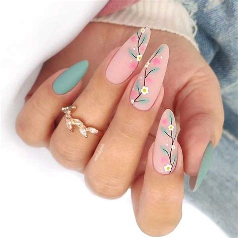 جدیدترین و زیباترین مدل های ناخن بلند گرد یا بادامی