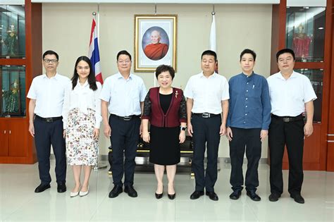 ผู้บริหารสำนักงานกำกับดูแลตลาดเขตฯ กว่างซีจ้วง เข้าเยี่ยมคารวะกงสุลใหญ่ ณ นครหนานหนิง สถาน