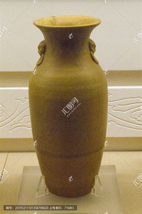 清代香黄釉划花铺首衔环双耳瓶 文物考古 文化艺术 摄影素材 汇图网www huitu