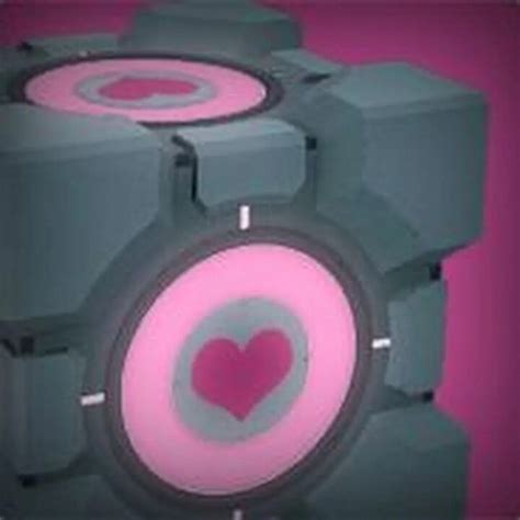 Создать мем "ночник куб компаньон из portal 2, турель из portal, куб ...