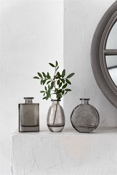Мини вазы Flacon серые – в стильном интернет-магазине DECORAHOLIC