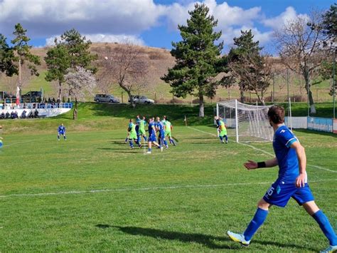 „Щуките“ и „младежите“ с горещо реми в дербито на Регионалната лига Утро