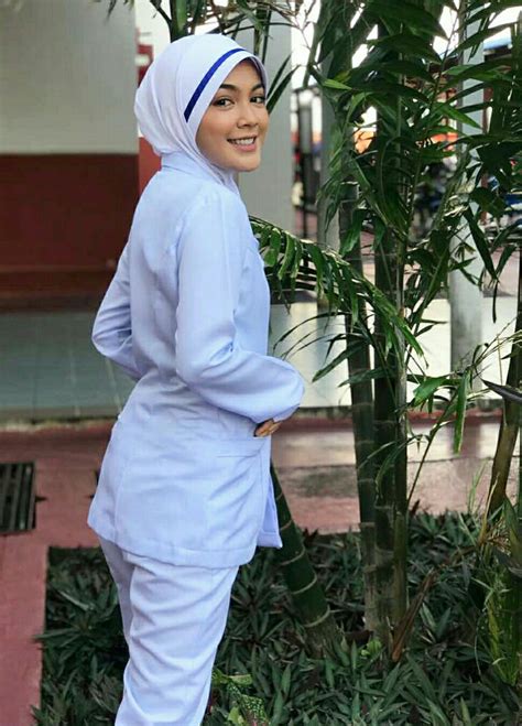 Aksi Comel Eyka Farhana Berpakaian Jururawat ~ Inspirasi Ahmad Zaki