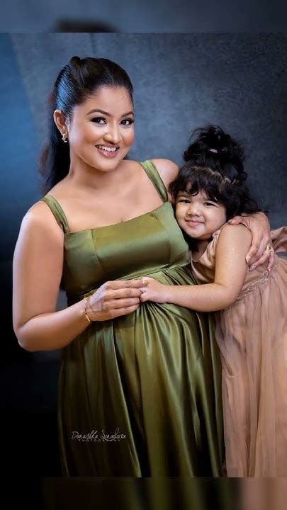 නිපුණිකාගේ අලුත්ම Pregnancy Shoot එක 😍 Trending Gossip Love Actress Viralshorts Nipunika