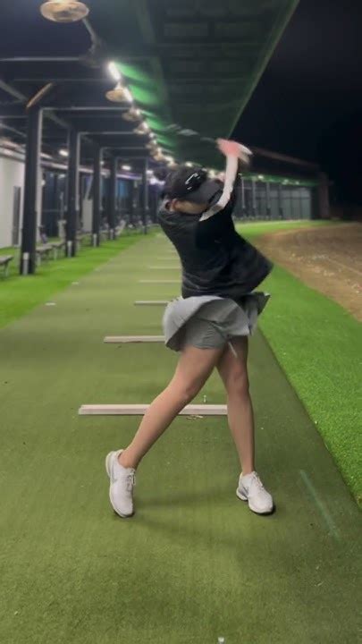 클럽과 공이 충돌한 후에는 항상 머리를 왼쪽 무릎 쪽으로 유지하세요 Youtube