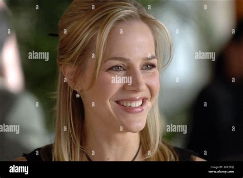 Julie Benz Hd Wallpaper Julie Benz Desktop Backgrounds Mobile Home