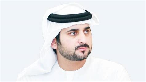 مكتوم بن محمد يهنئ محمد هادي الحسيني بمنصبه الجديد في صندوق النقد