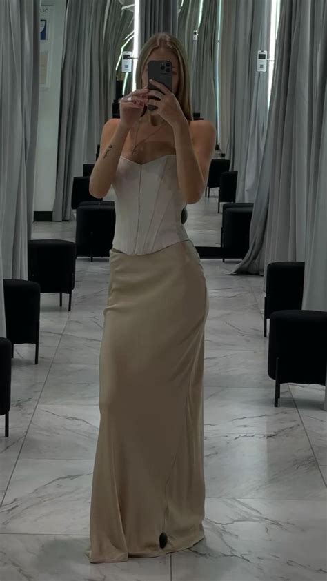 Образ с шклковой юбкой образ с корсетом вечерний образ Корсет Голубые юбки Юбка